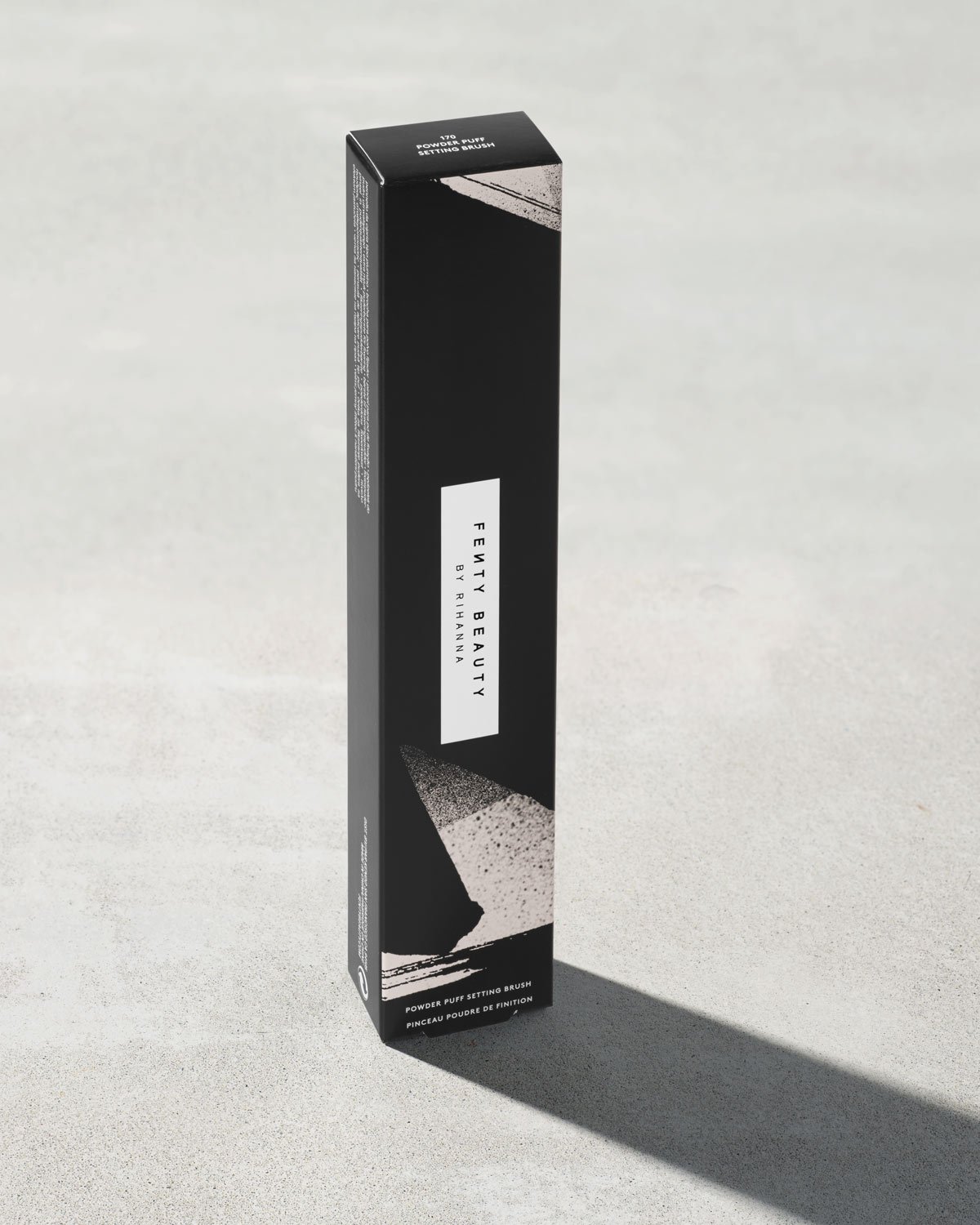 FENTY BEAUTY by Rihanna Full-Bodied Foundation Brush 110 – Beauty face