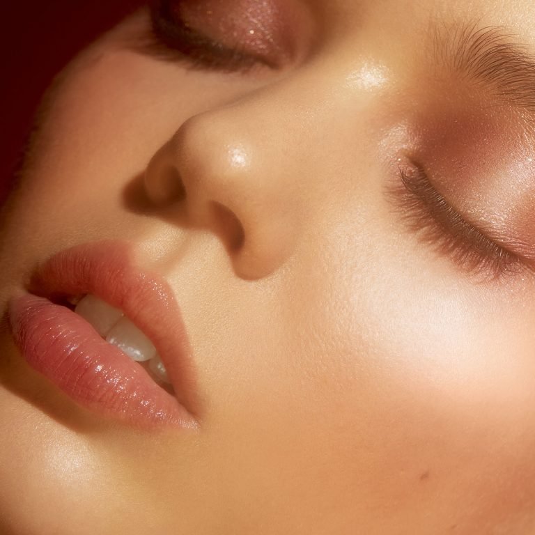 ELF COSMETIC HALO GLOW LIQUID FILTER - Beauty face